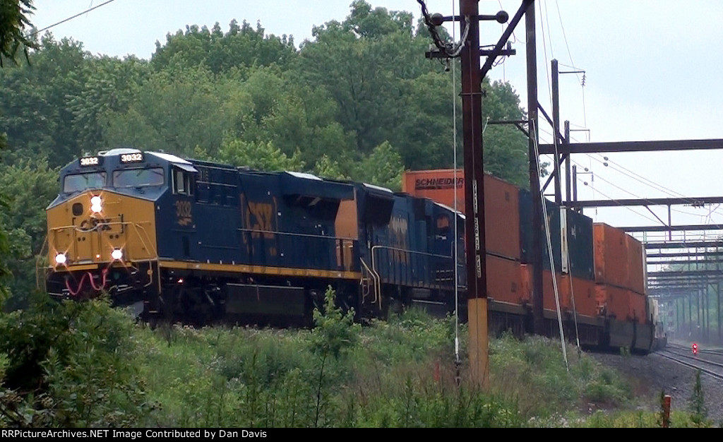 Brand new CSX ES44AH 3032 leads Q191-12